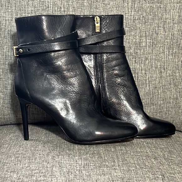 Vince Camuto | Shoes | Vince Camuto Vc Signature Vero Cuoio Black ...